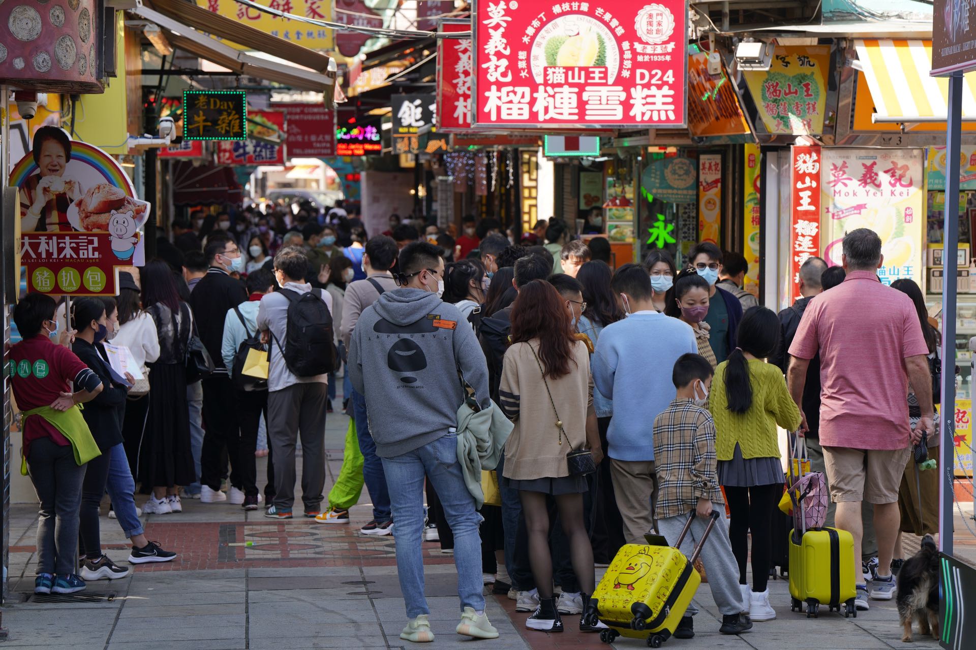 Daily visitor arrivals surge past 40,000 in Macau, nearly million apply for travel to two SARs ...