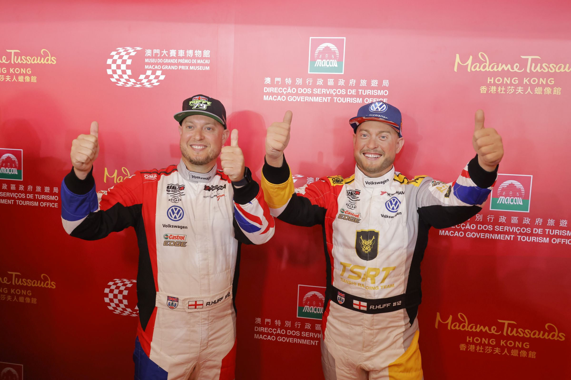 Robert Huff with his wax figure at the Museum | Macau Business