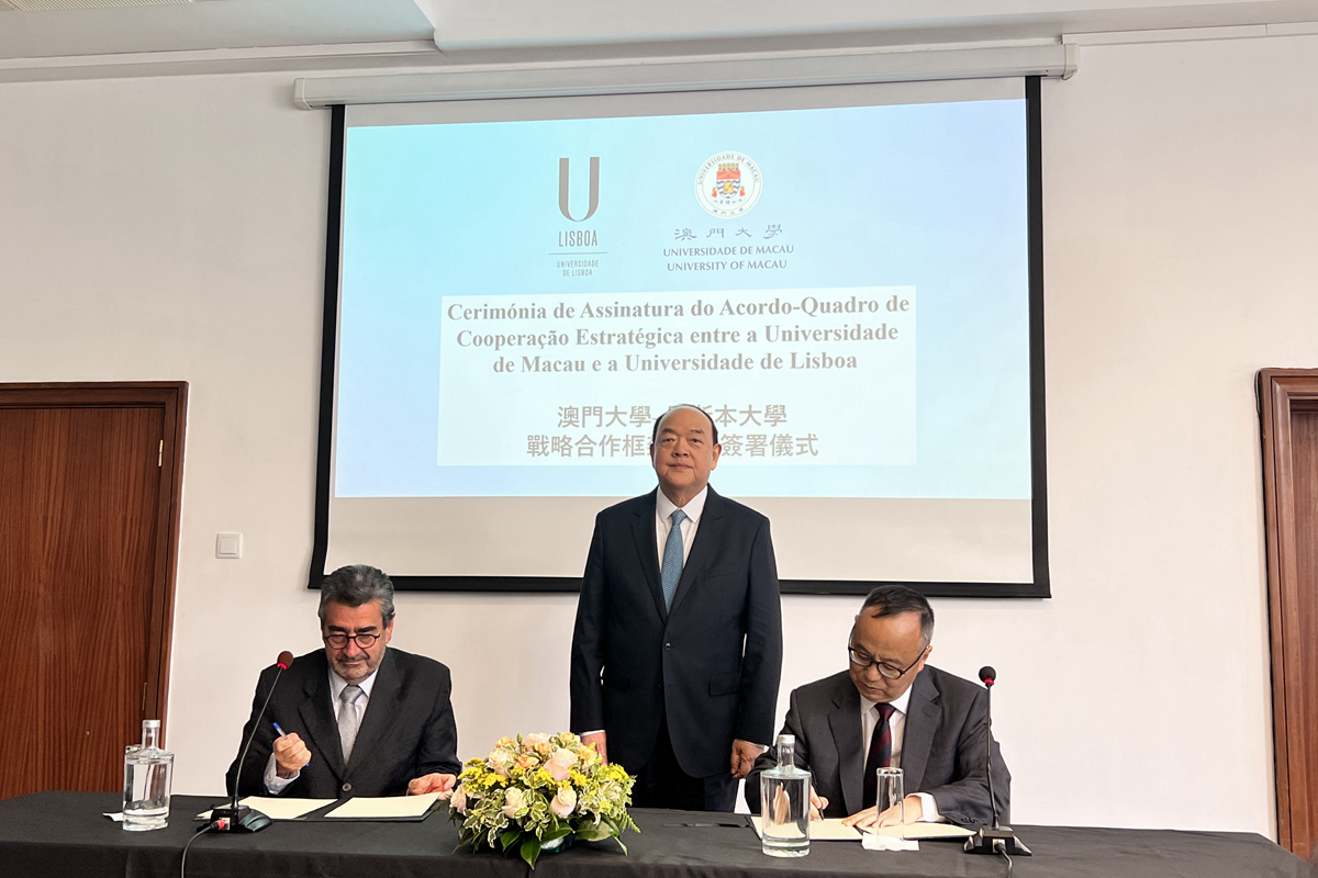 UM Rector Yonghua Song and ULisboa Rector Luís Ferreira sign a ...