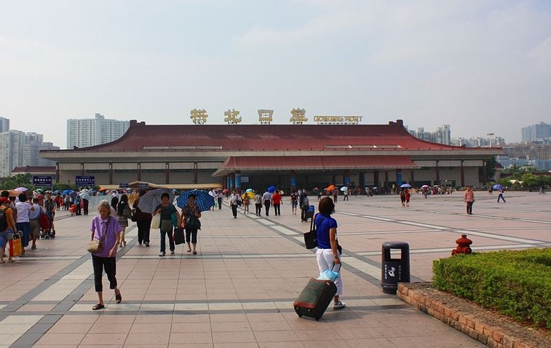 Daily Gongbei border crossings to exceed 300,000 this summer | Macau ...