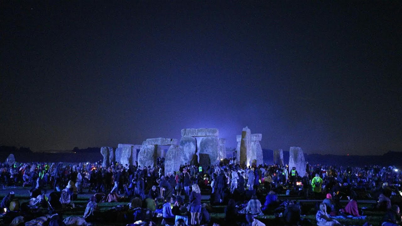 MBtv: Thousands gather at Stonehenge to celebrate summer solstice ...
