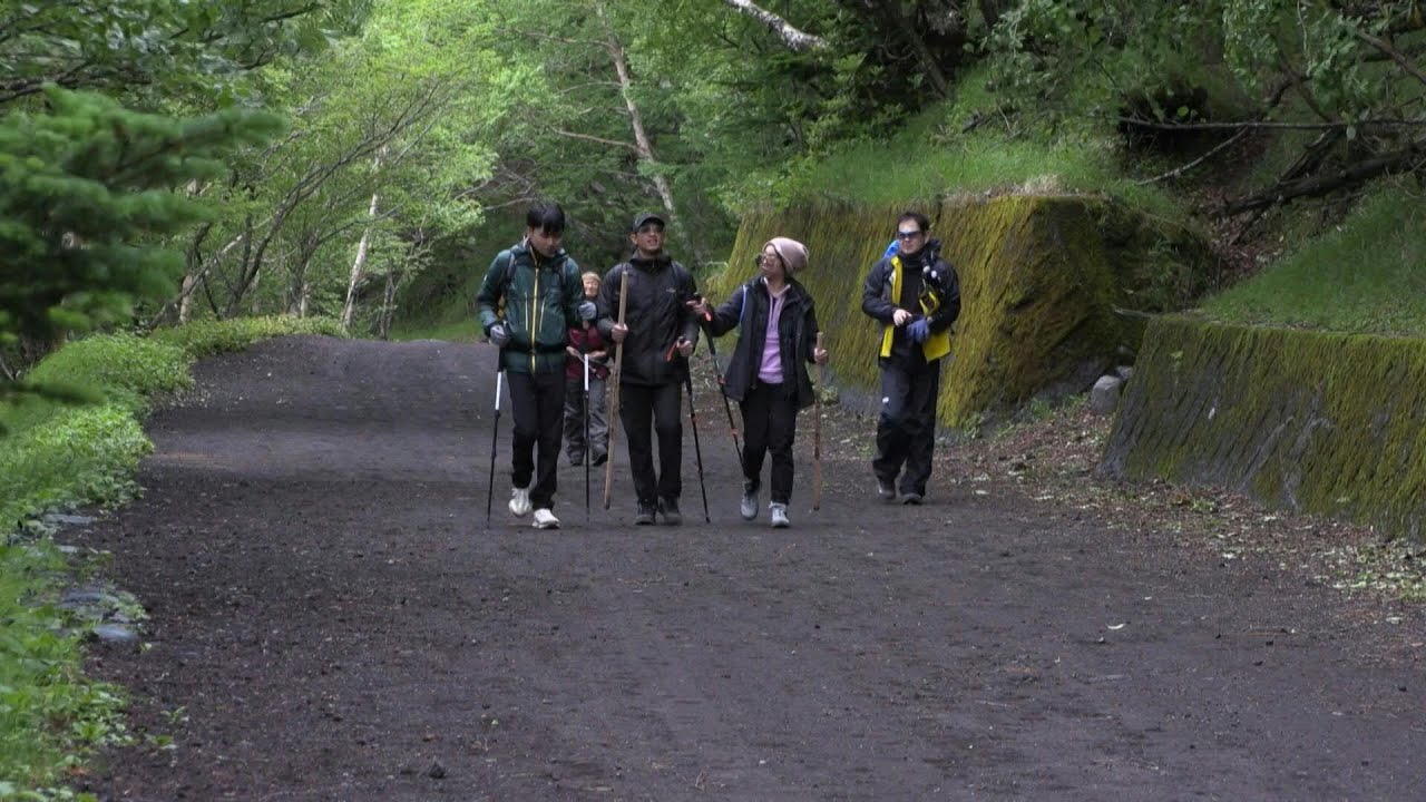MBtv: Japan's Mount Fuji hiking season begins with new crowd control ...