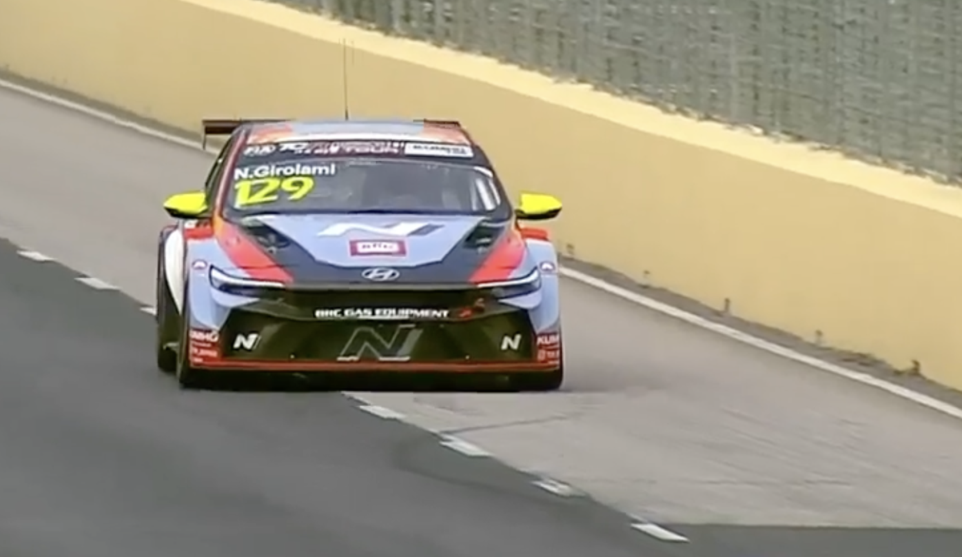 Girolami cruises to victory in Macau Guia Race 1, Ehrlacher crowned FIA ...